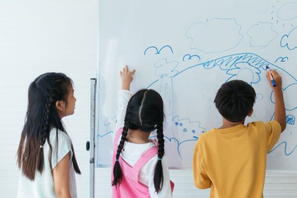 30 Fun And Easy Whiteboard Games For Kids (In 2025)