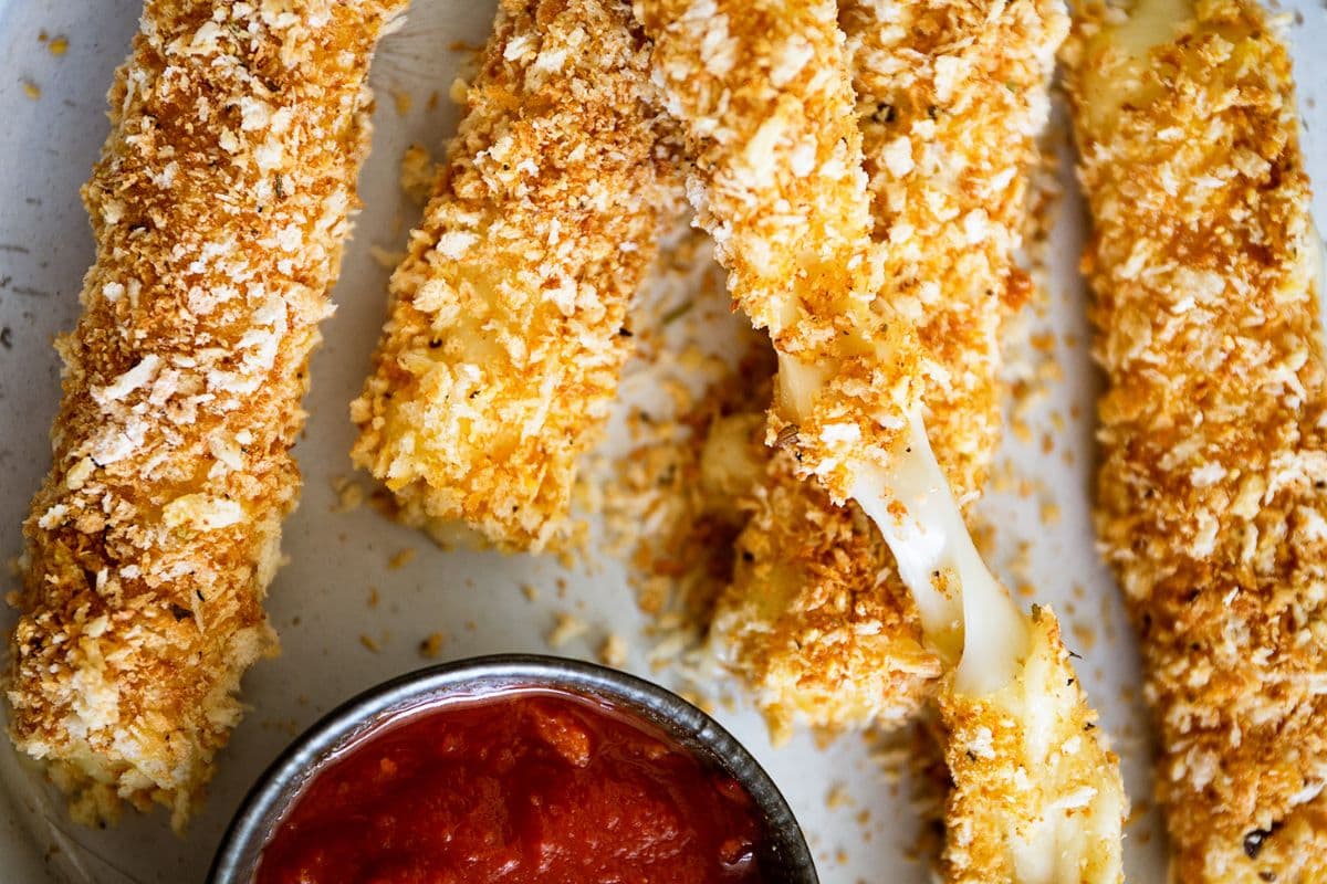 10 Irresistible Family Night Snacks For Easy Movie & Game Nights